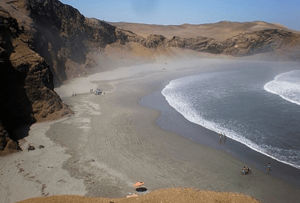 Lampay, una playa escondida muy cerca de Lima